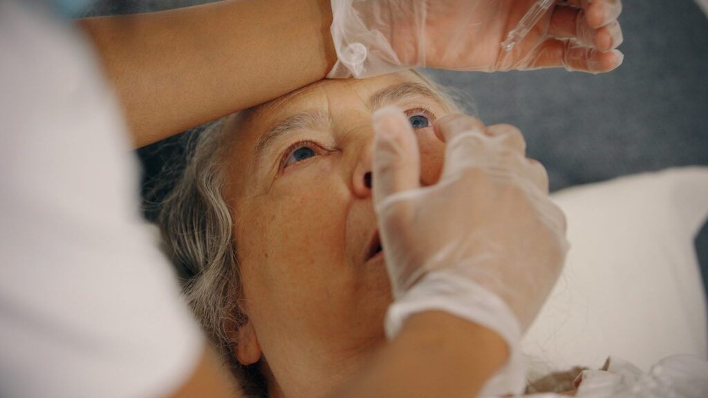 Applying Eye Drops Caretutor Social Care Elearning